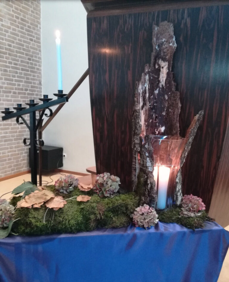 Bloemschikking eerste Advent - Hervormde Gemeente Maranathakerk Bloemschikking eerste Advent - Hervormde Gemeente Maranathakerk